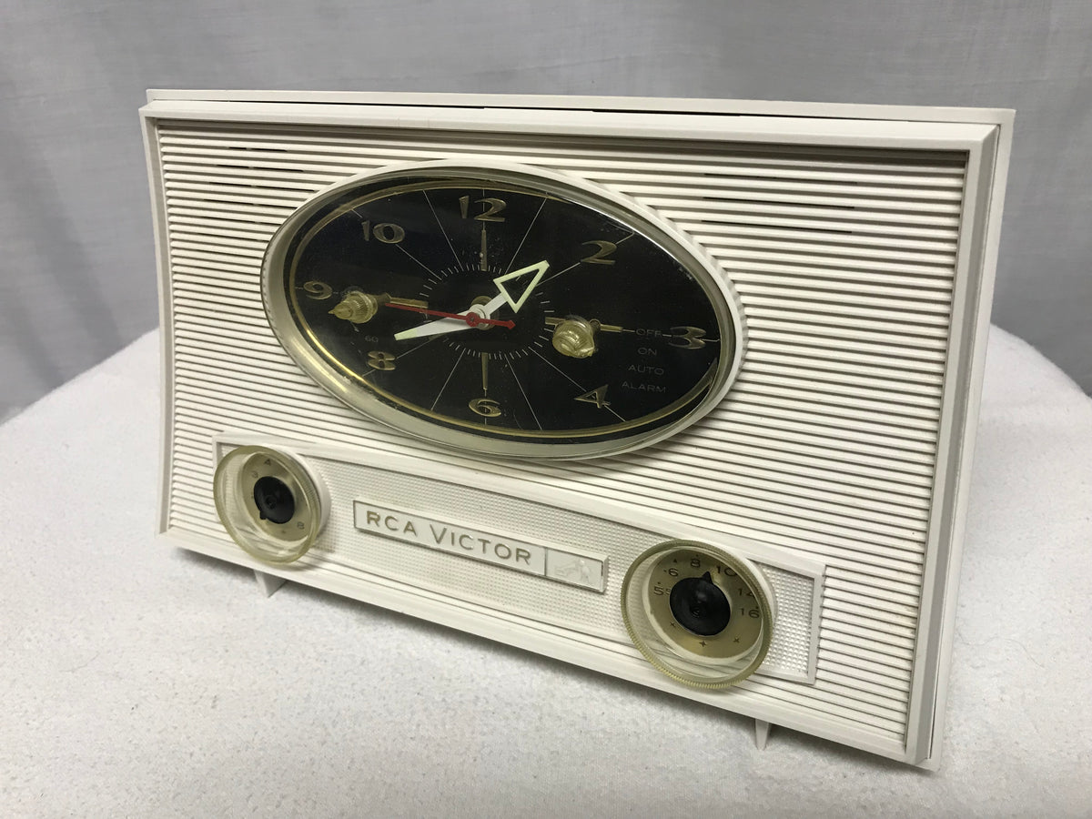 Vintage RCA Victor Tube Clock Radio With Bluetooth input. | Antique ...